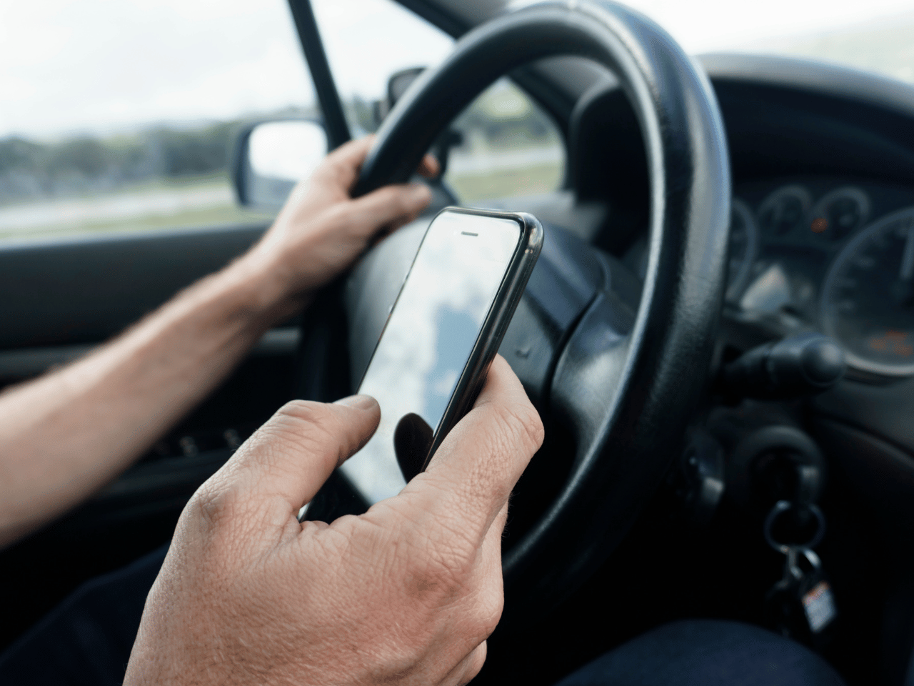 Texting and Driving in Missouri - St Louis Traffic Ticket Fix